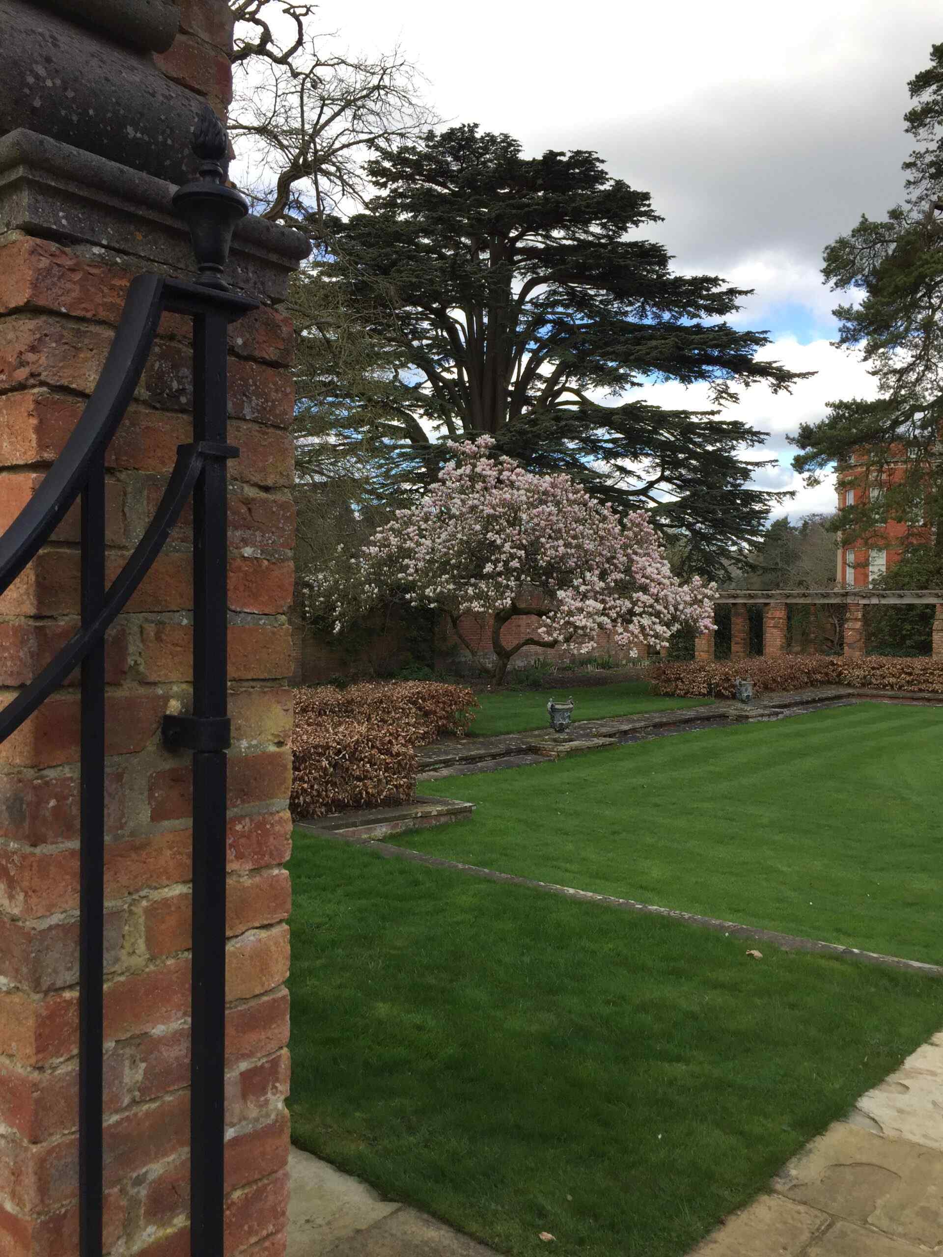 THE POOL GARDEN - Cottesbrooke Hall